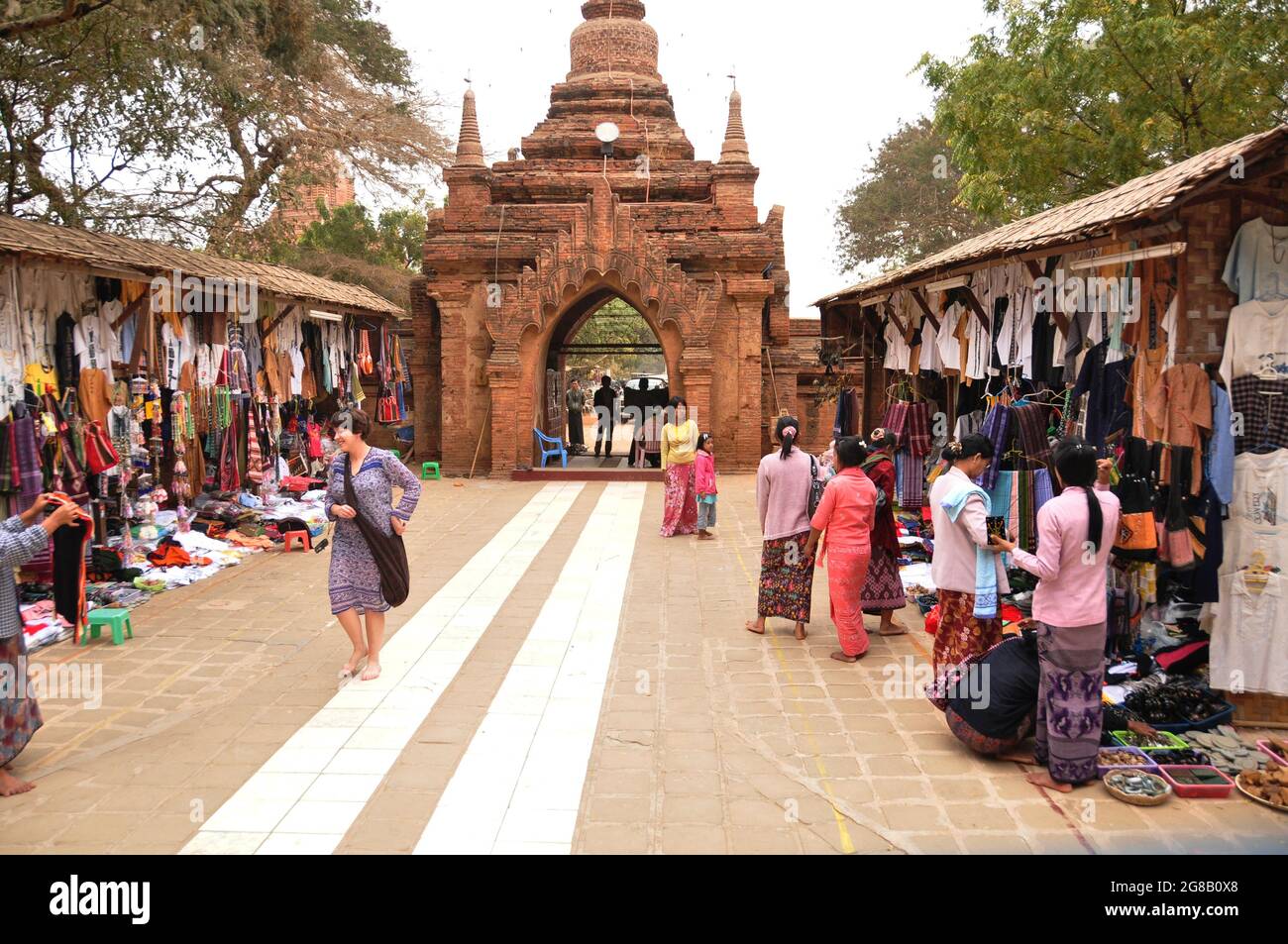Souvenirs souvenir shop bagan hi-res stock photography and images - Alamy