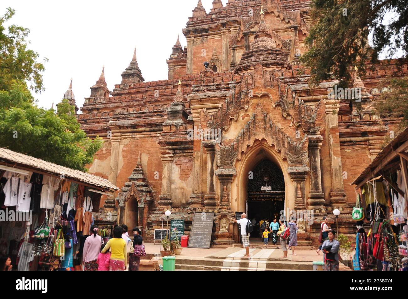 Souvenirs souvenir shop bagan hi-res stock photography and images - Alamy