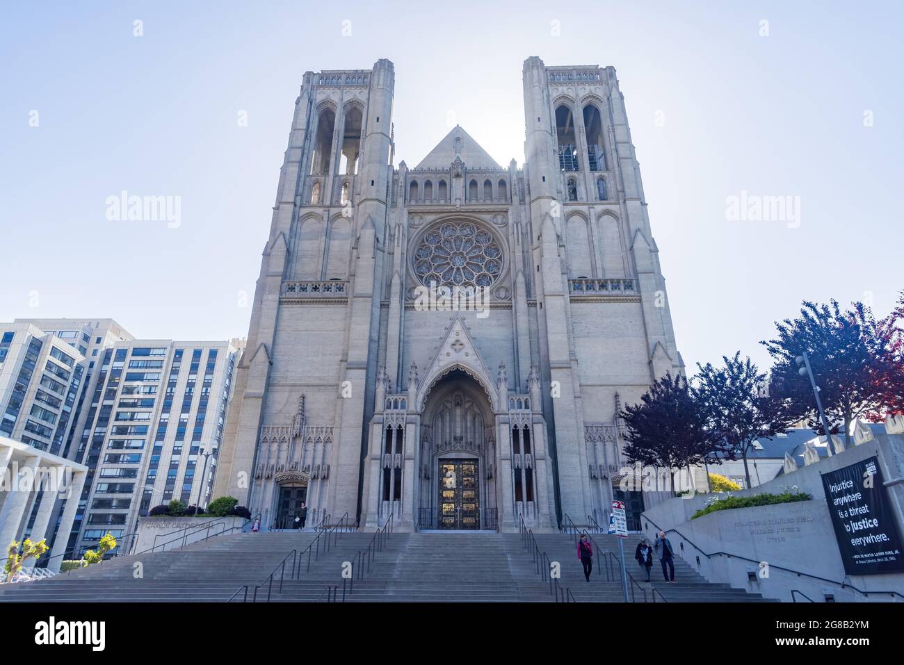 Grace cathedral san francisco exterior hi-res stock photography and ...