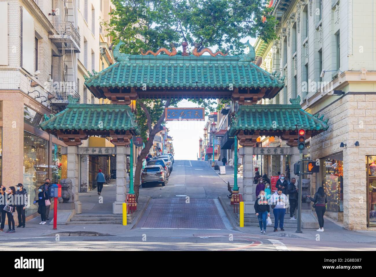 San francisco chinatown dragons gate hi-res stock photography and ...