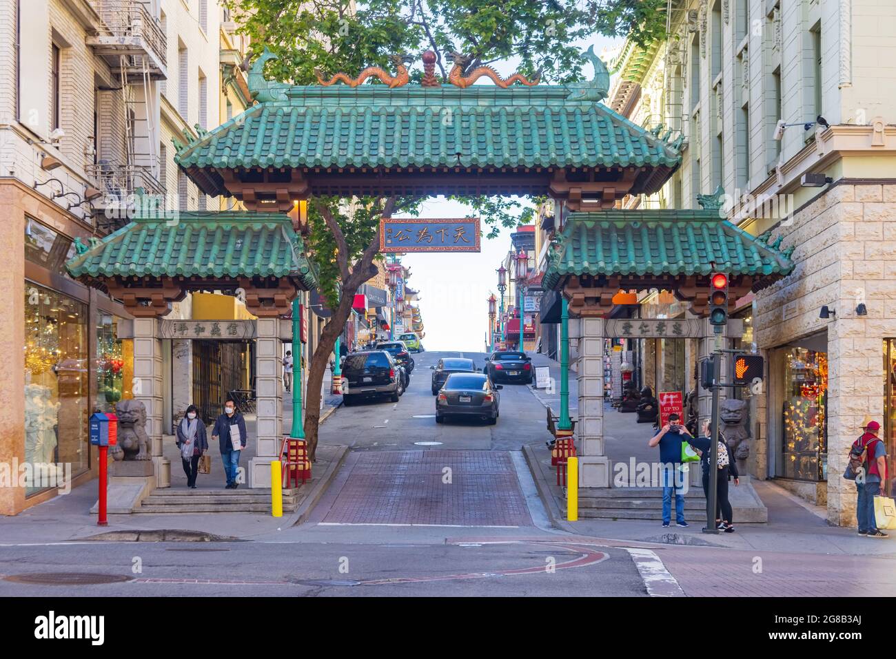 San francisco chinatown dragons gate hi-res stock photography and ...