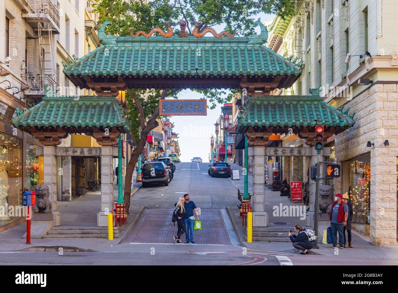 Dragons gate hi-res stock photography and images - Alamy
