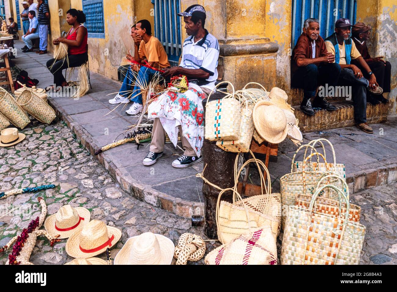 Cuban man making basket hi-res stock photography and images - Alamy
