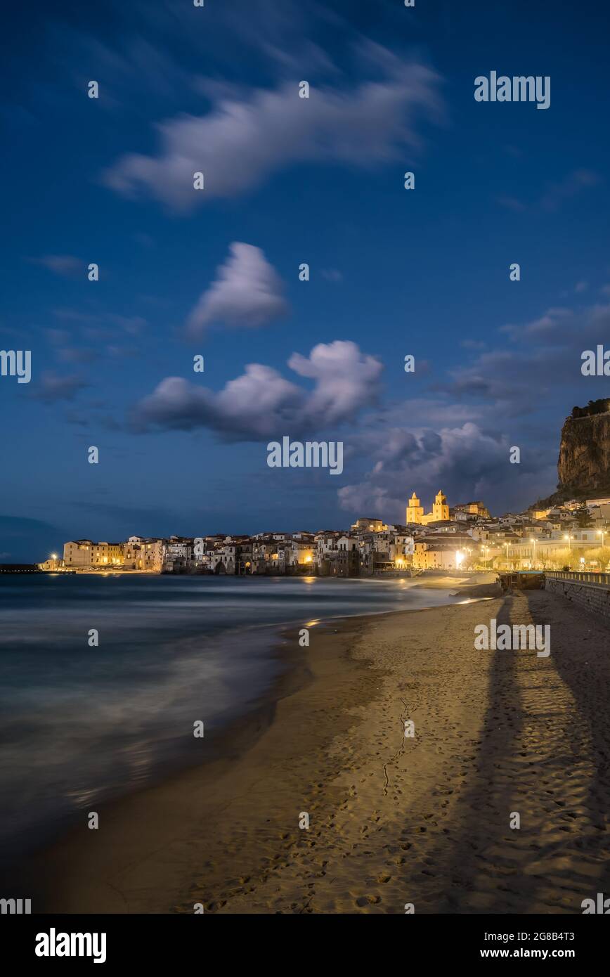Sicilian landscape by night hi-res stock photography and images - Alamy