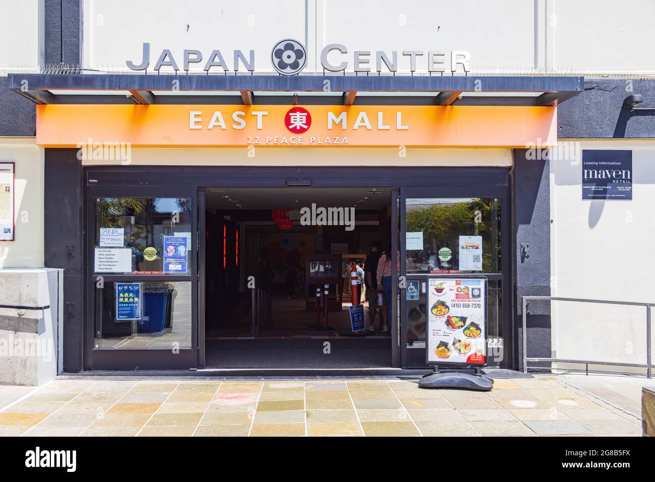 San Francisco, MAY 22, 2021 - Entrance of the Japan Center shopping ...