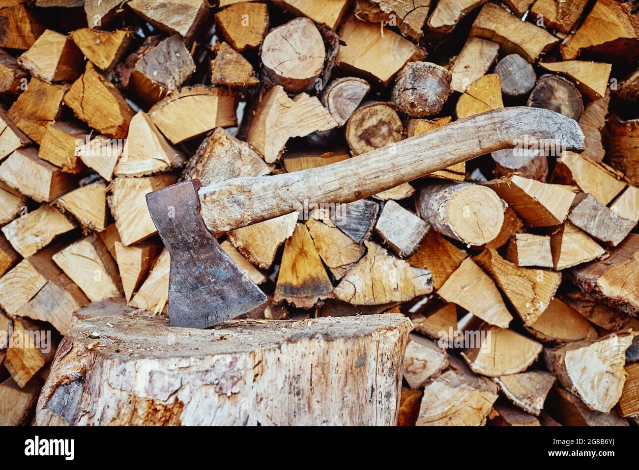 Axe in tree stump hi-res stock photography and images - Alamy