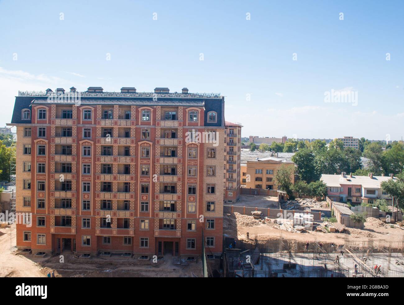 Builders work on new structure hi-res stock photography and images - Alamy