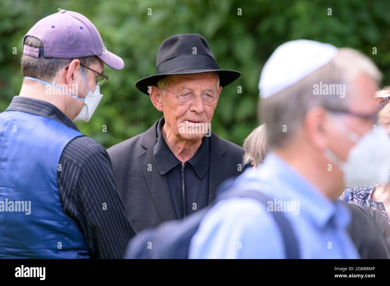 Hamburg, Germany. 18th July, 2021. Actress Rolf Becker in conversation ...