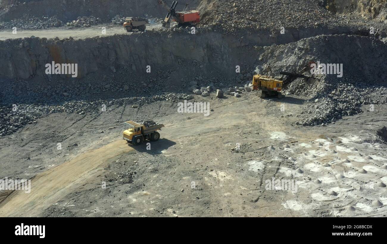 Quarry for the extraction of granite. Granite quarry Stock Photo - Alamy
