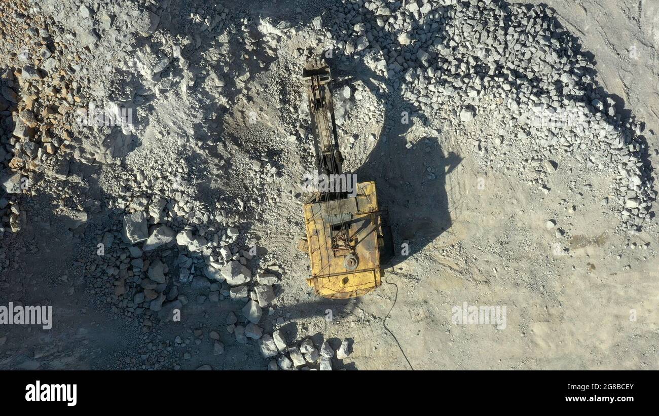 Quarry for the extraction of granite. Granite quarry Stock Photo - Alamy