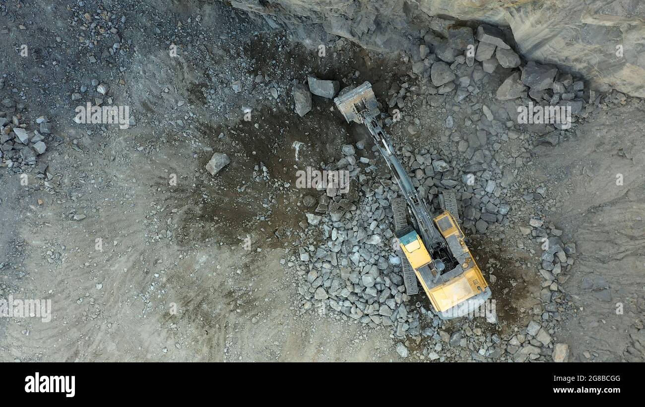 Quarry for the extraction of granite. Granite quarry Stock Photo - Alamy