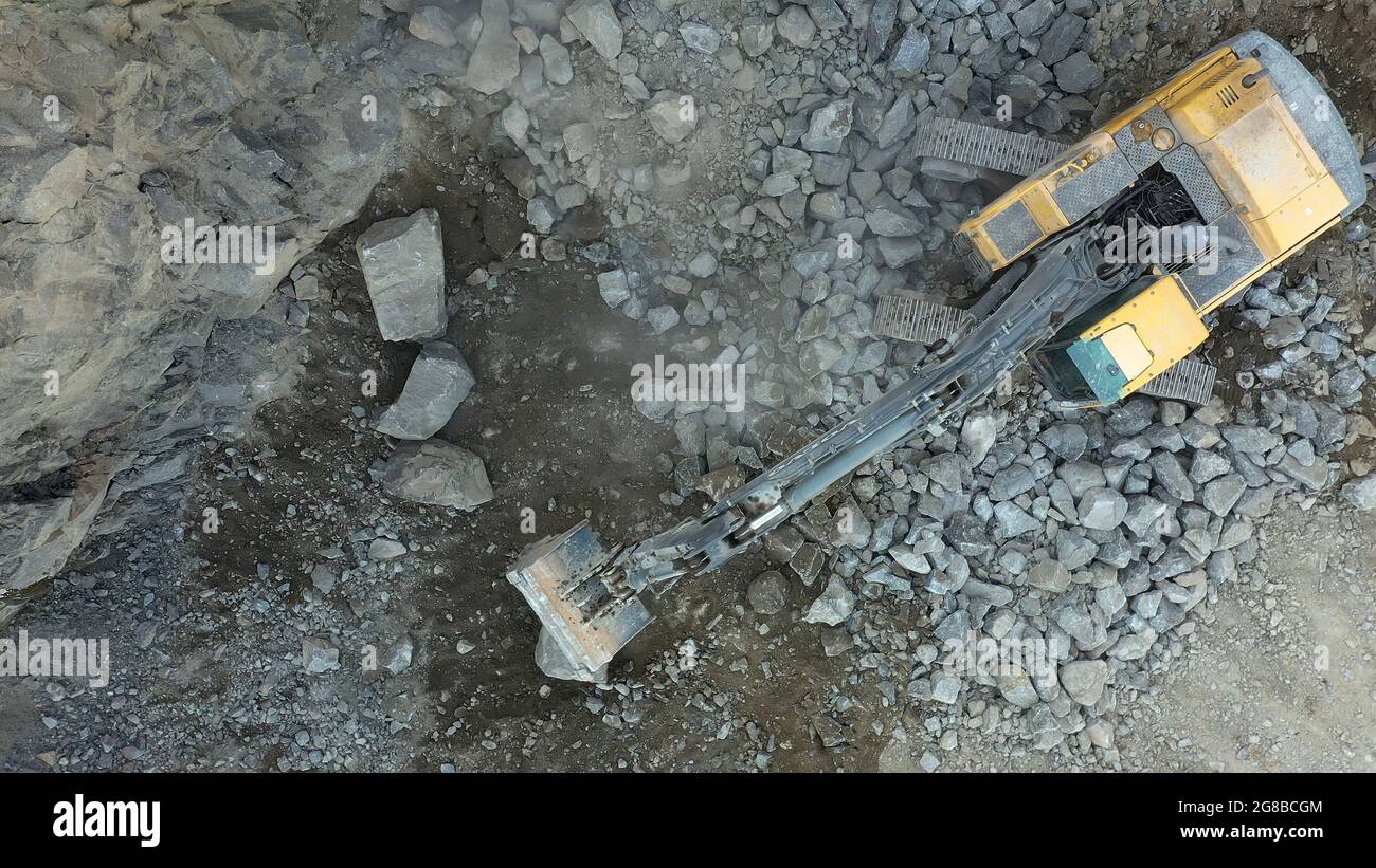 Quarry for the extraction of granite. Granite quarry Stock Photo - Alamy