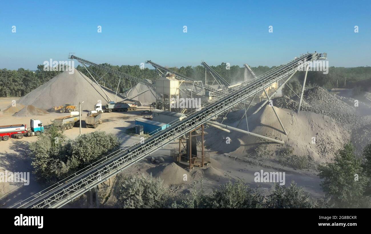 Quarry for the extraction of granite. Granite quarry Stock Photo - Alamy