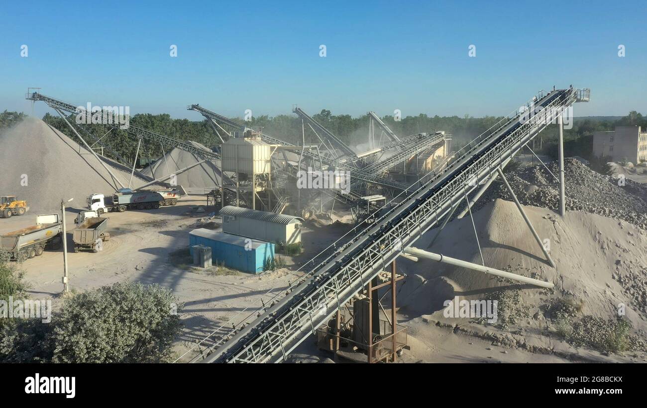 Quarry for the extraction of granite. Granite quarry Stock Photo - Alamy