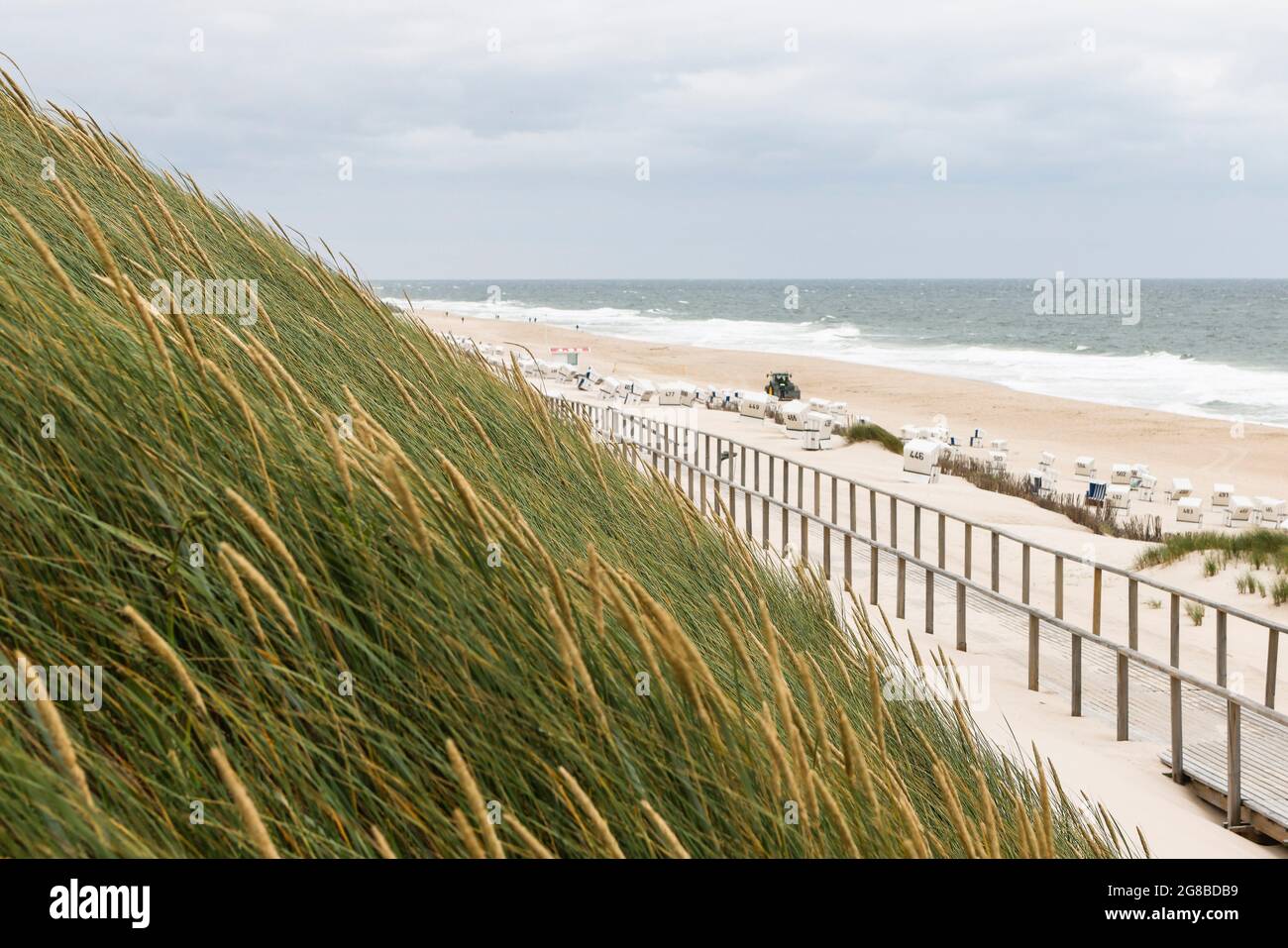 Westerland, Germany. 19th July, 2021. The wind blows under cloudy skies ...