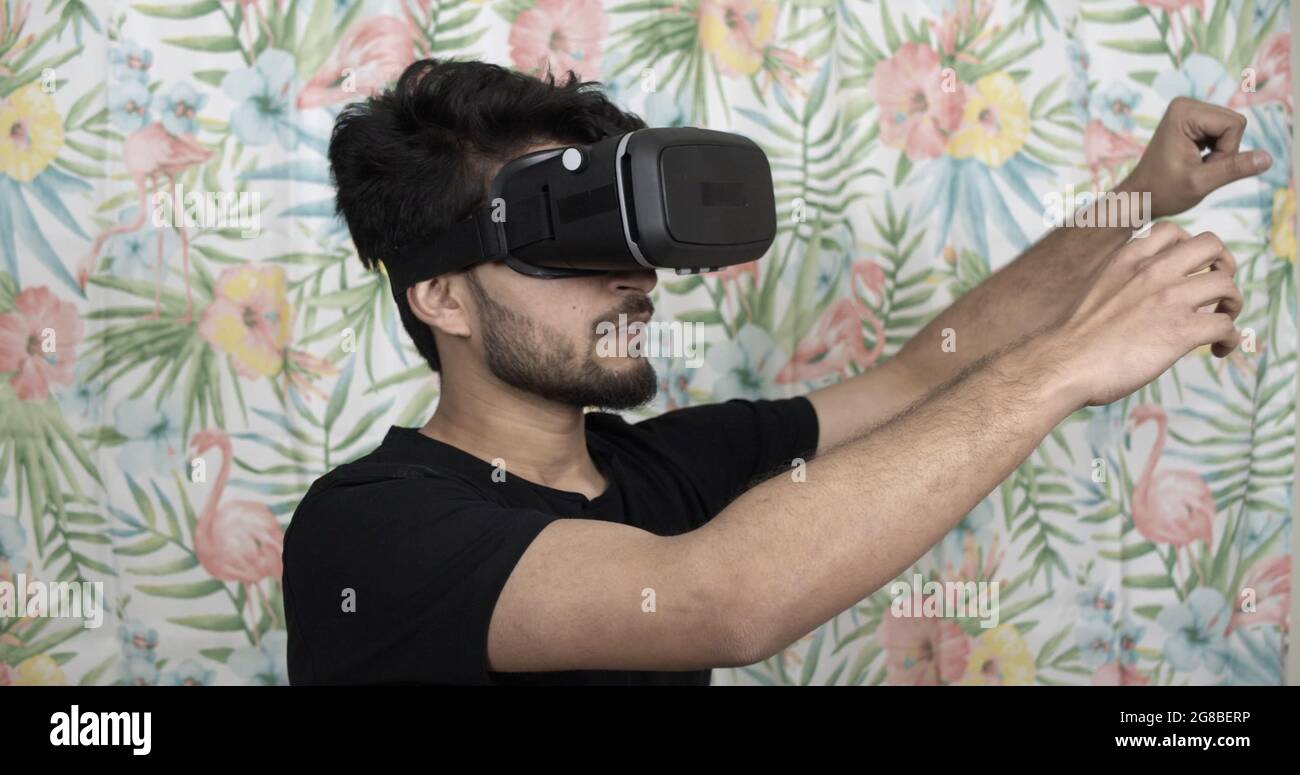 Indian wearing vr headset hi-res stock photography and images - Alamy