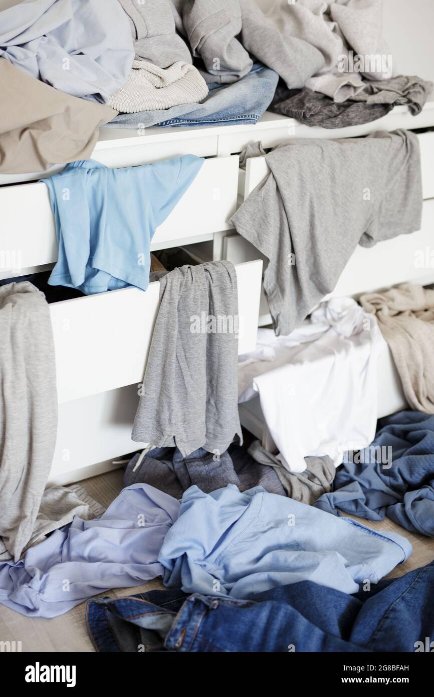 Chest of drawers clothes messy hi-res stock photography and images - Alamy