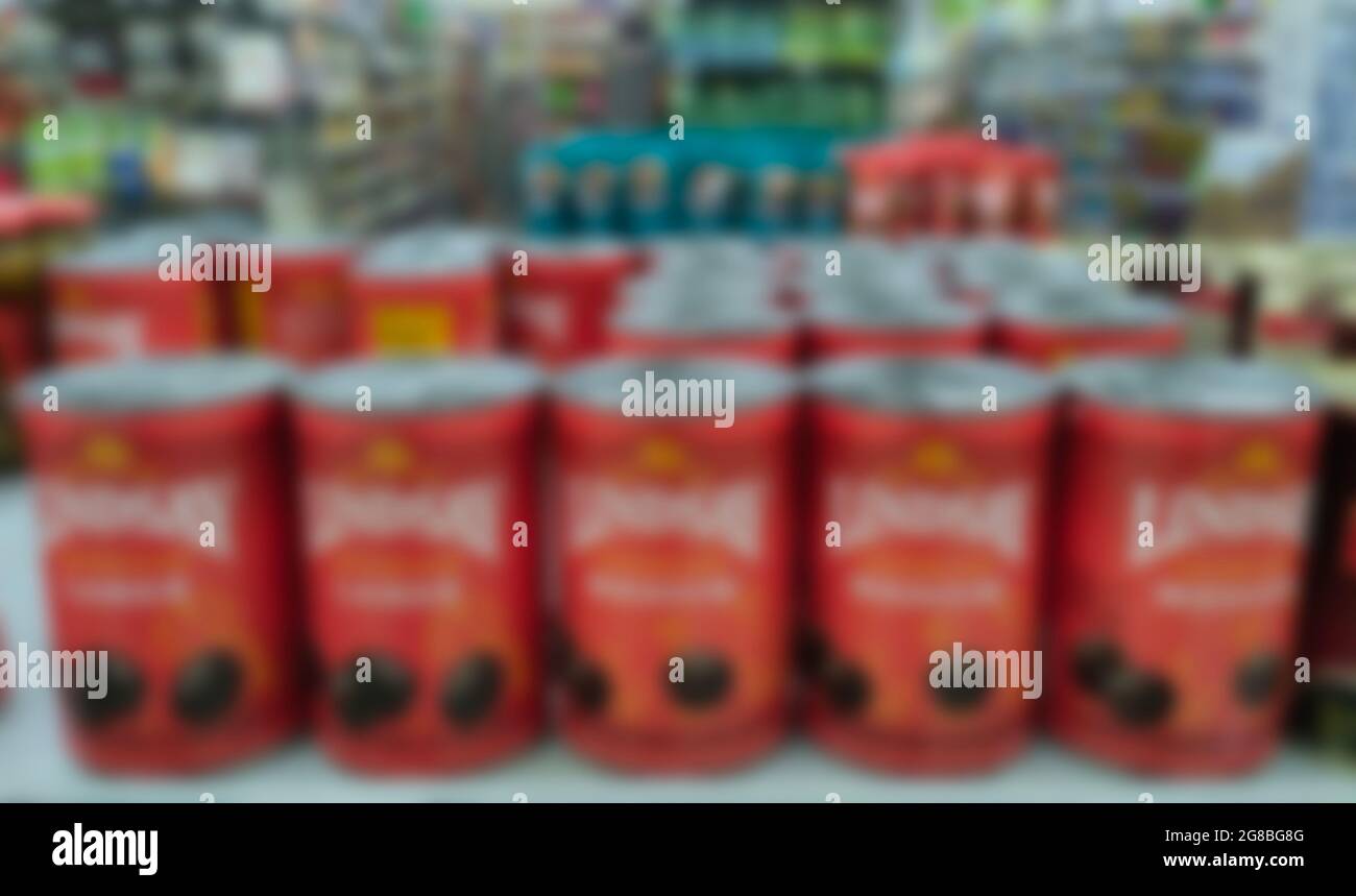 Supermarket store blur background hi-res stock photography and images ...