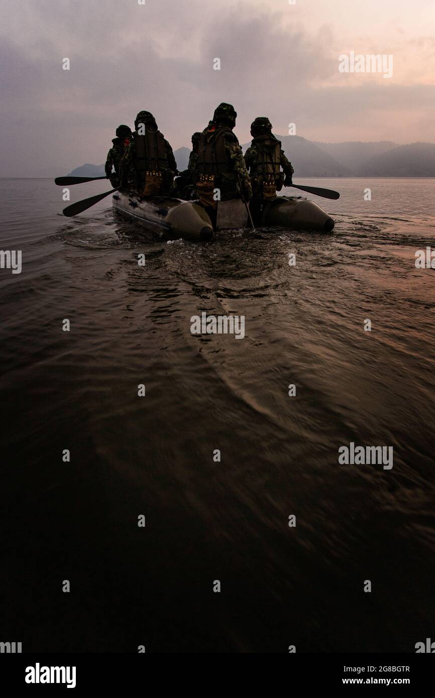 Team recon hi-res stock photography and images - Alamy