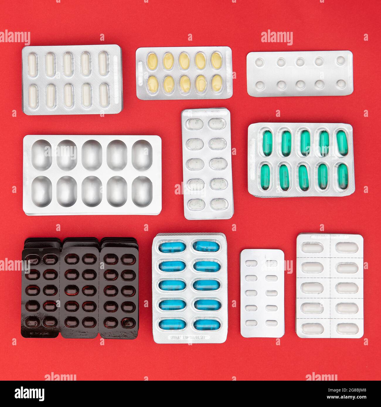 Several tablets and capsules hi-res stock photography and images - Alamy