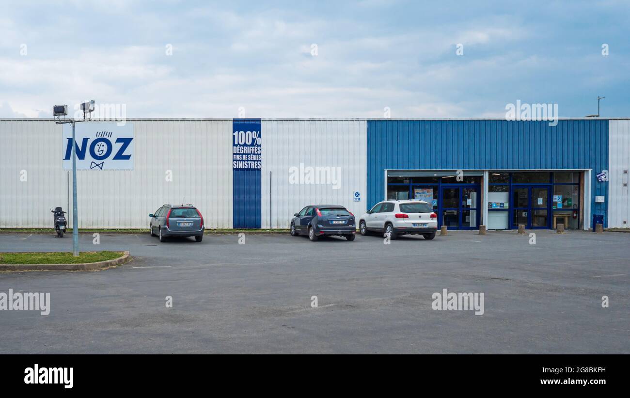 Noz shop hi-res stock photography and images - Alamy