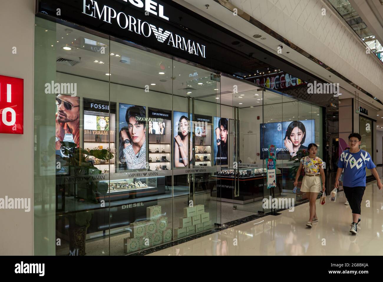 Chinese store fronts hi-res stock photography and images - Alamy