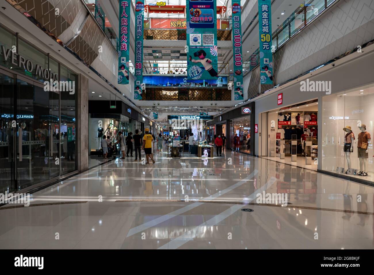 Chinese store fronts hi-res stock photography and images - Alamy