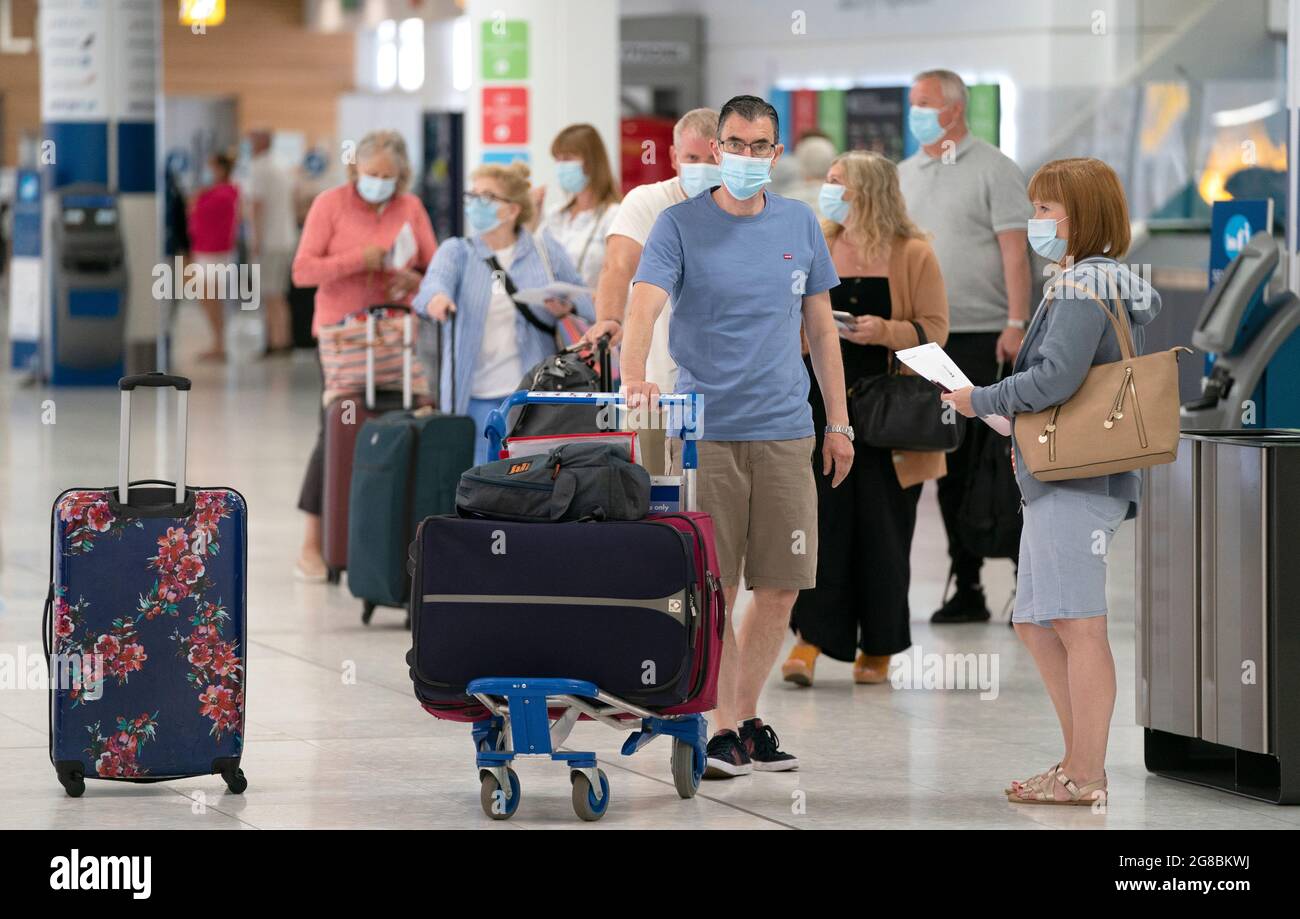 Jet2 glasgow hi-res stock photography and images - Alamy