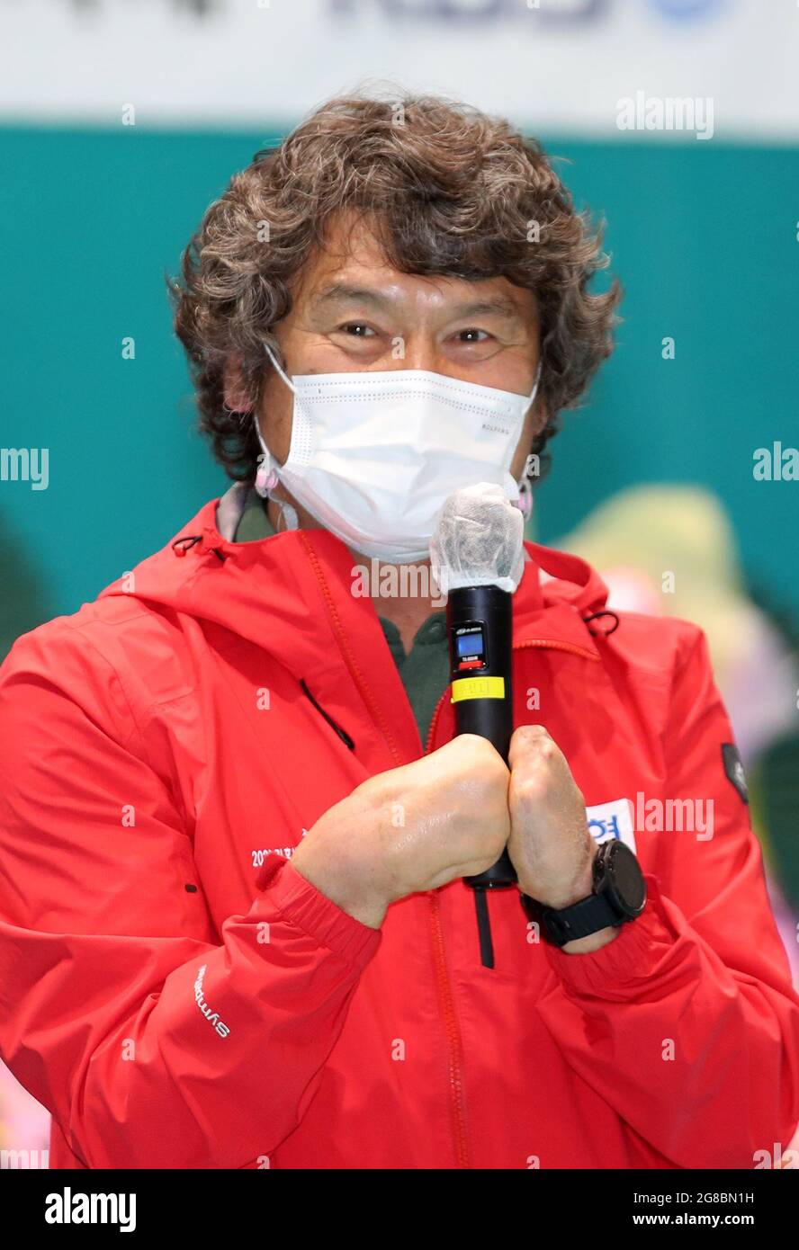 Fingerless Korean conquers all of 14 Himalayan peaks This undated ...