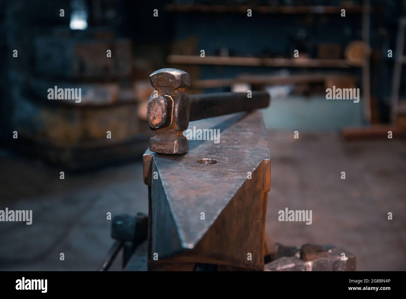 Anvil hammer hi-res stock photography and images - Alamy