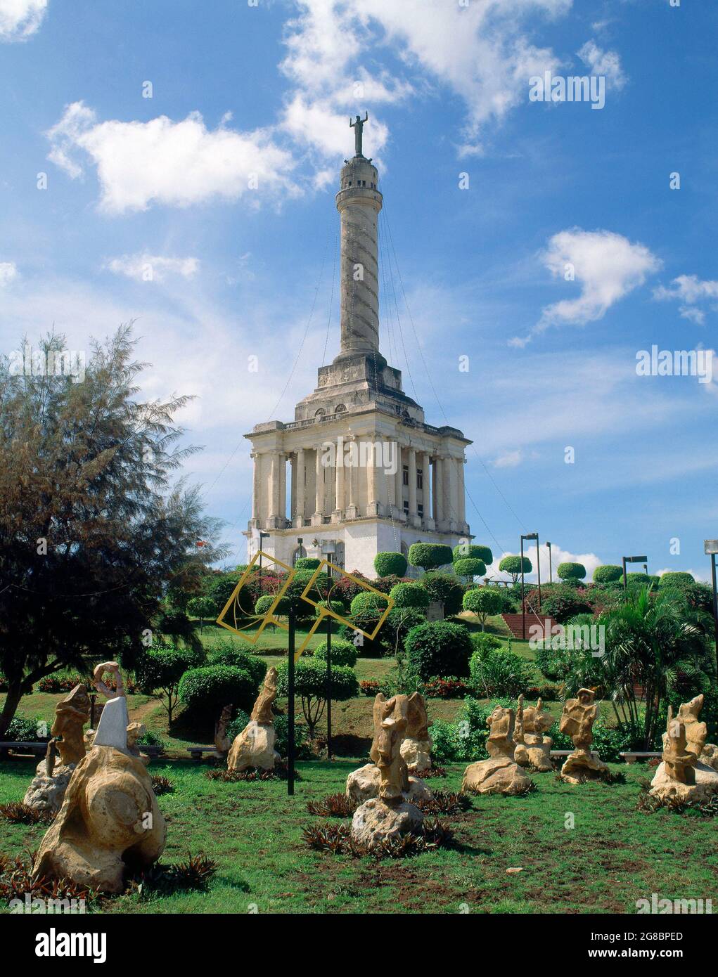 MONUMENTO A LA RESTAURACION - FOTO AÑOS 90. Location: EXTERIOR ...