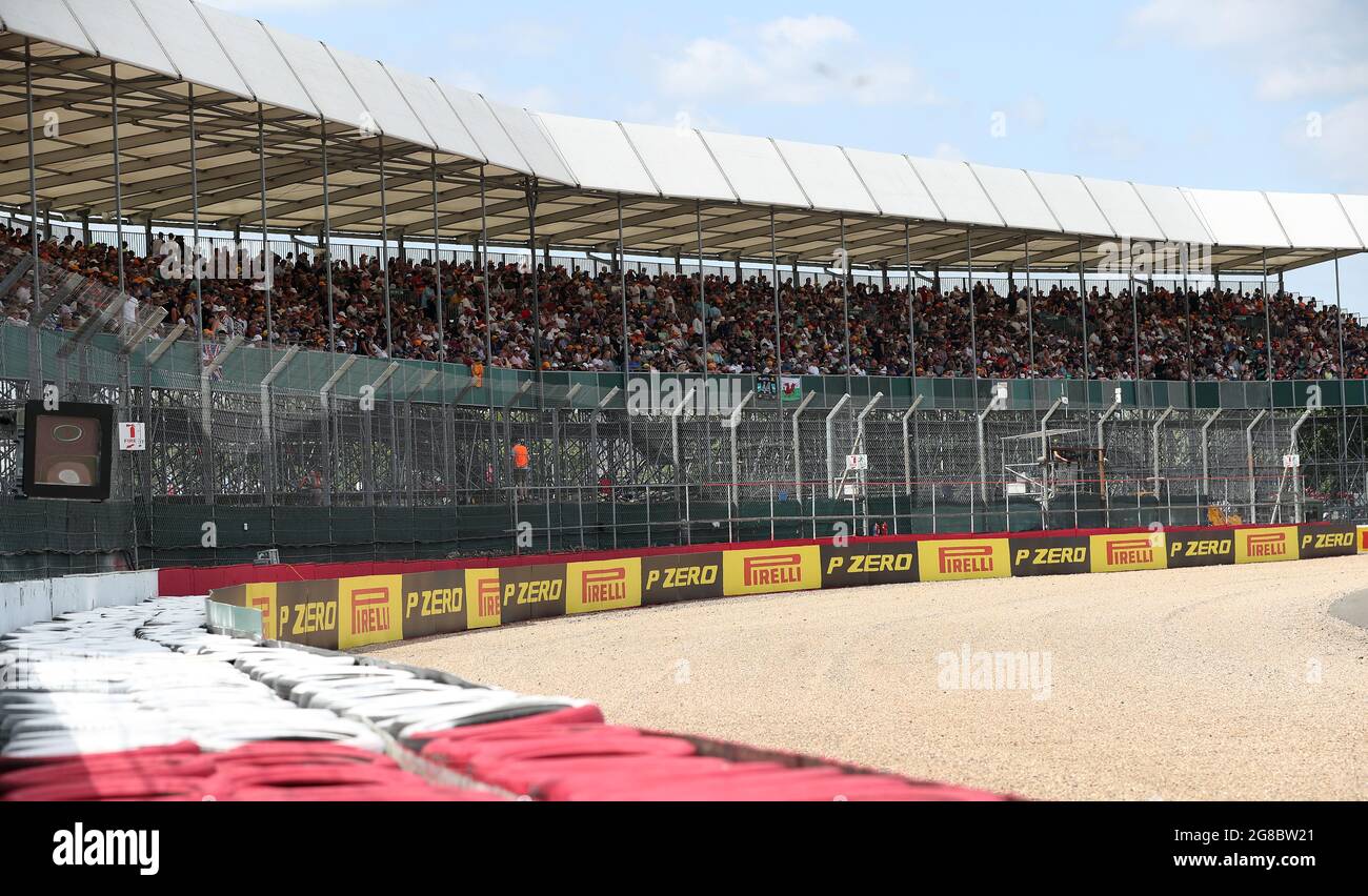 Silverstone grand prix stands hi-res stock photography and images - Alamy