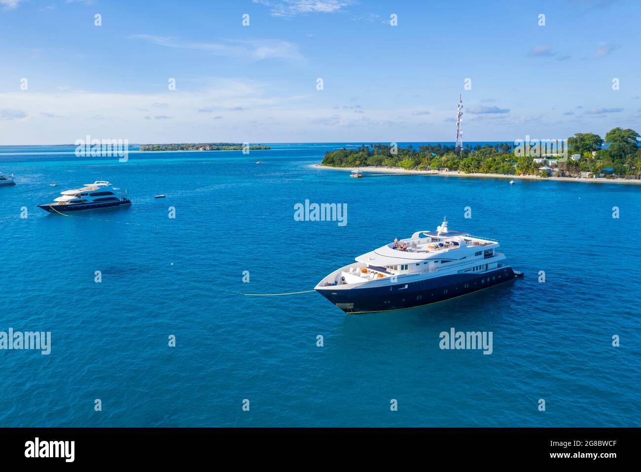 Aerial view of tourist ships near an island in the Indian Ocean Stock ...