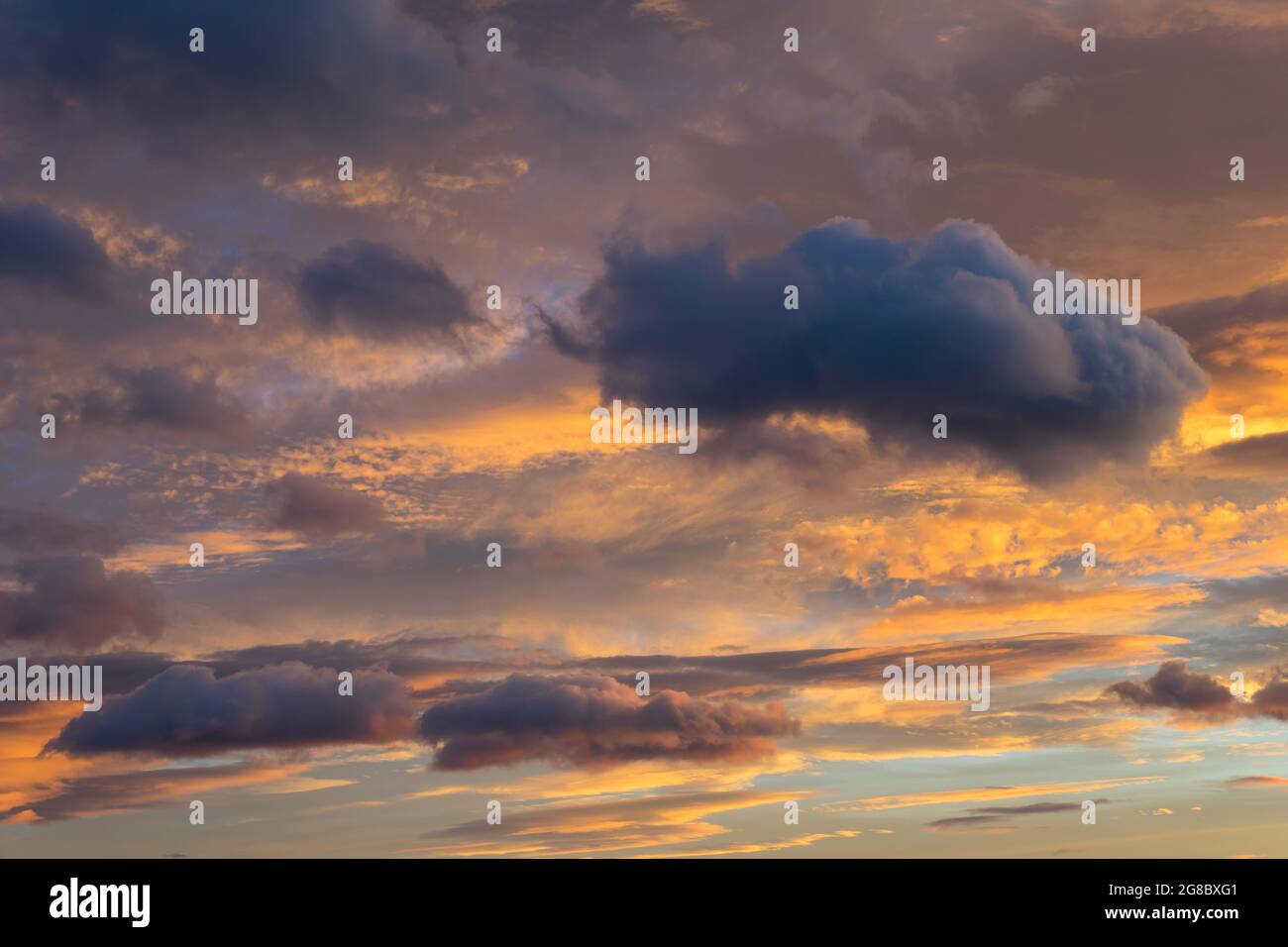 Purple cloudscape hi-res stock photography and images - Alamy