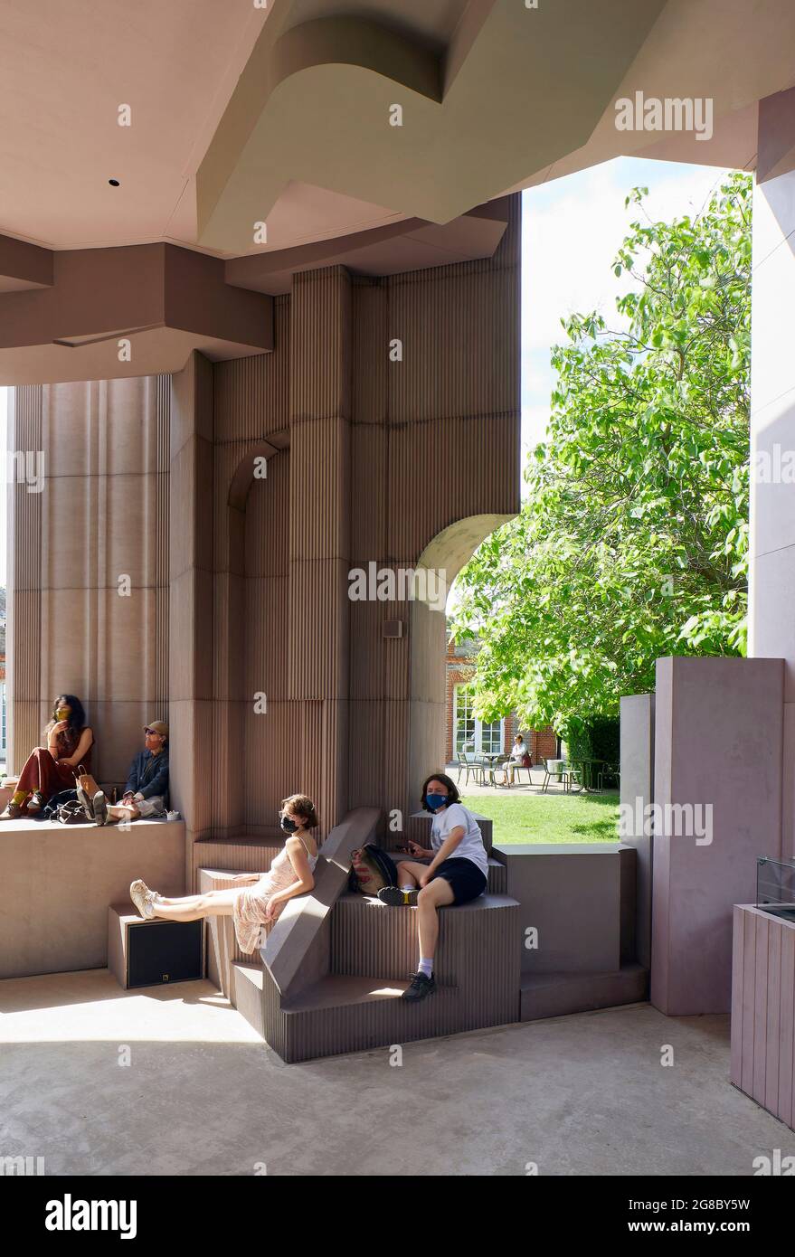 Interior details of Pavilion with Serpentine Gallery beyond. Serpentine ...