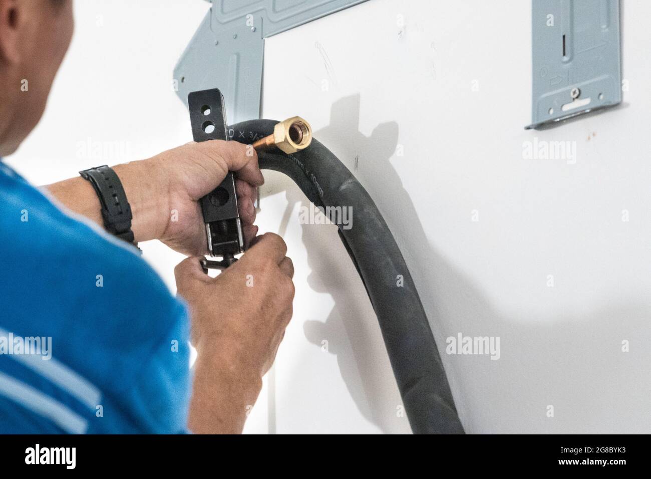 Air conditioner compressor hi-res stock photography and images - Alamy