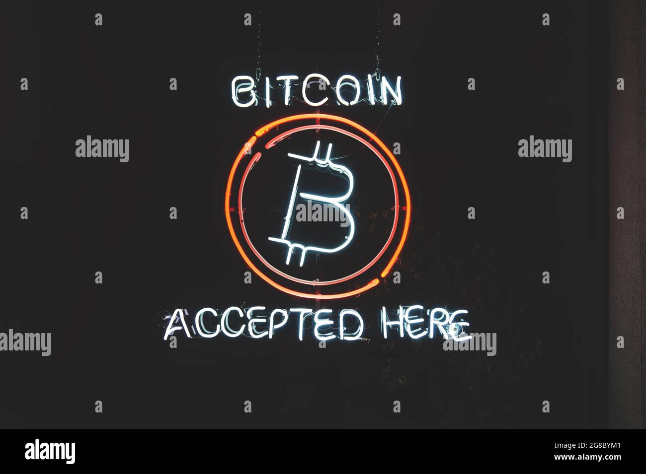 Cashless sign hi-res stock photography and images - Alamy