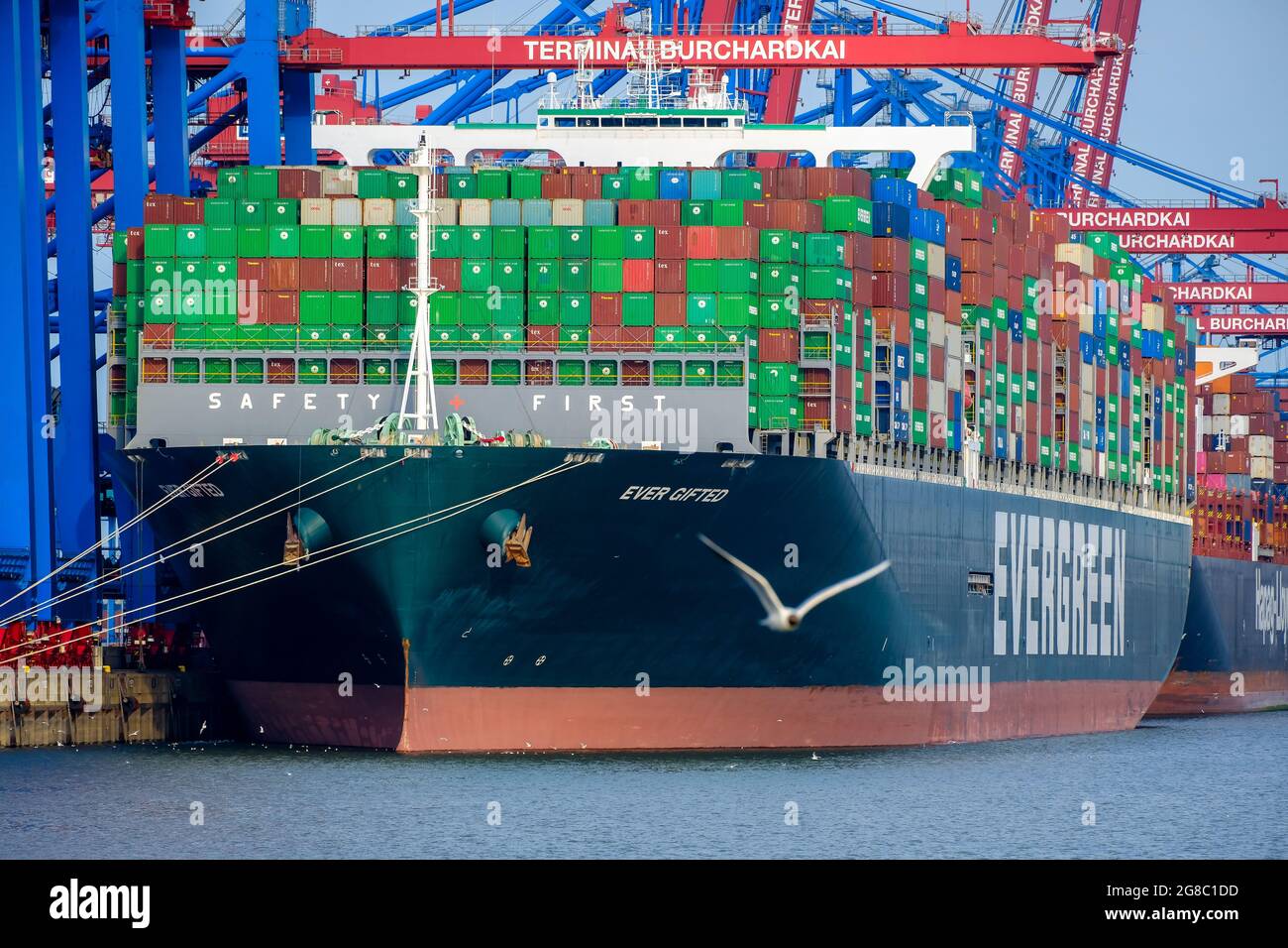 Ever goods container ship hi-res stock photography and images - Alamy