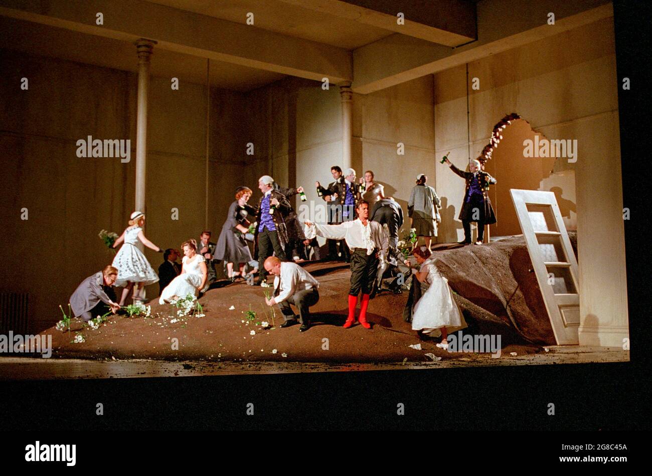 centre: Natale de Carolis (Don Giovanni) in DON GIOVANNI by Mozart at ...