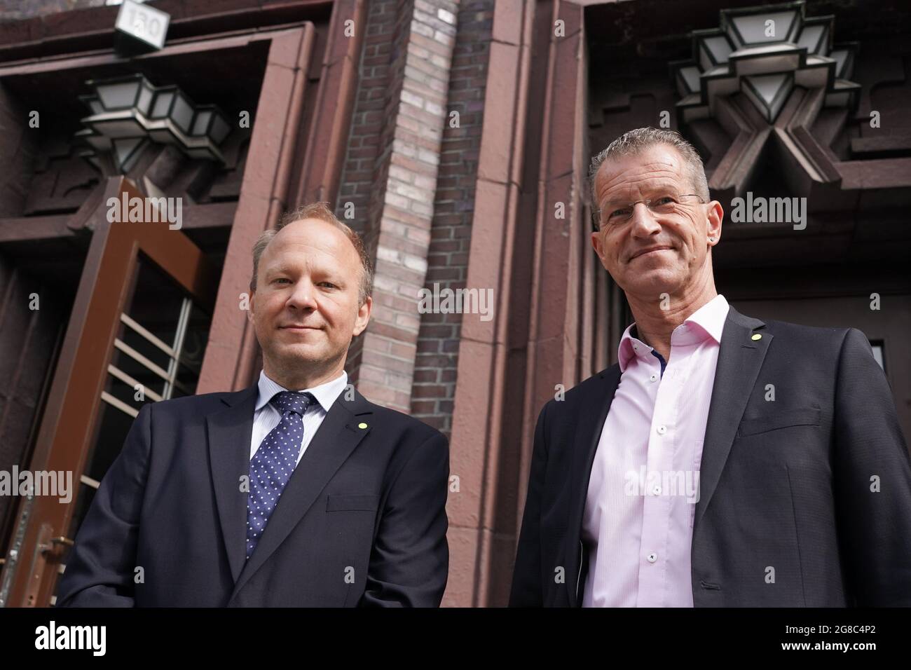 Security operations centre hi-res stock photography and images - Alamy