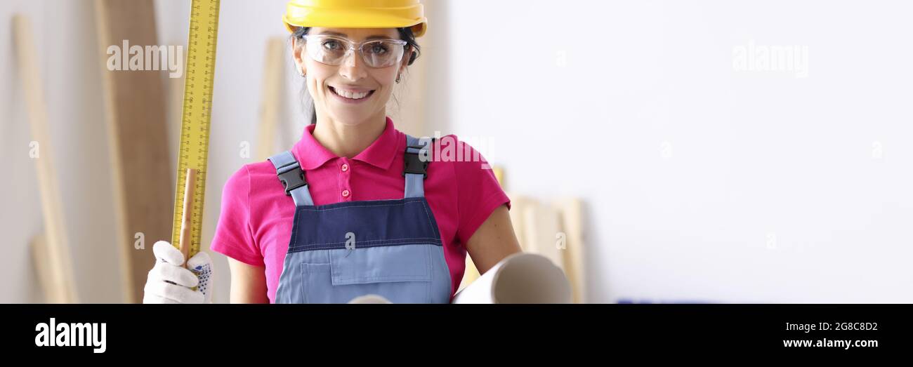 Woman with ruler hi-res stock photography and images - Alamy