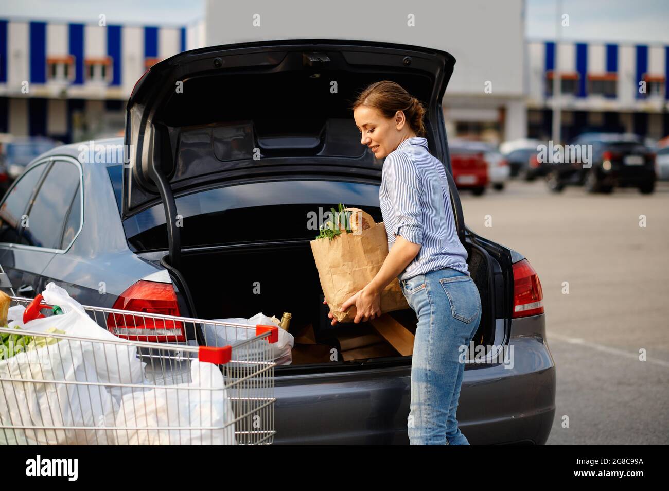 Shopping cart car trunk hi-res stock photography and images - Alamy