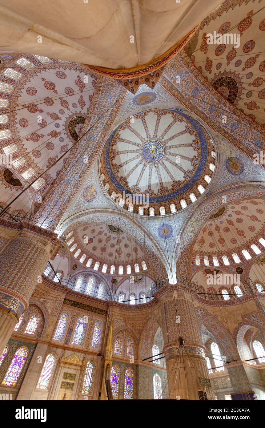 Mosque ceiling hi-res stock photography and images - Alamy