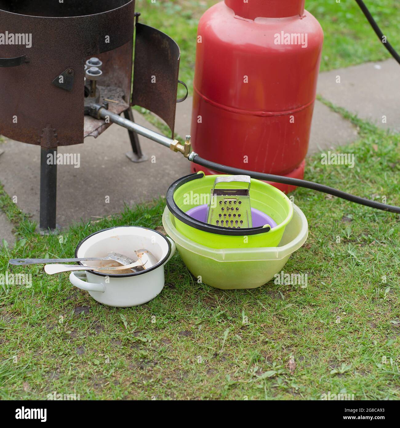 LPG bottle and metal cooker placed on the ground, outdoor shot Stock ...