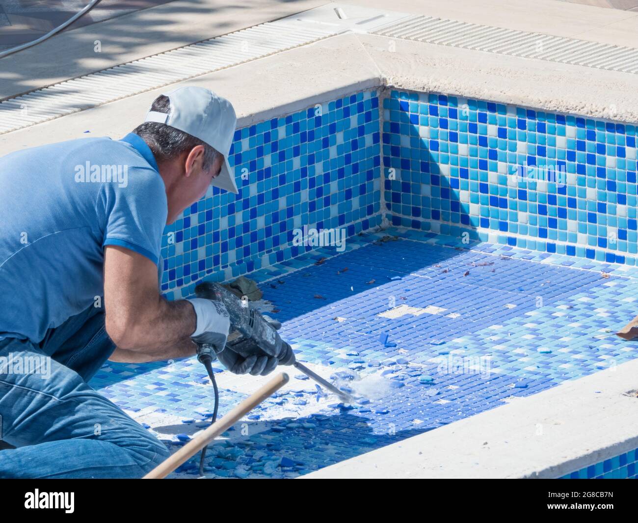 Pool repairman hi-res stock photography and images - Alamy