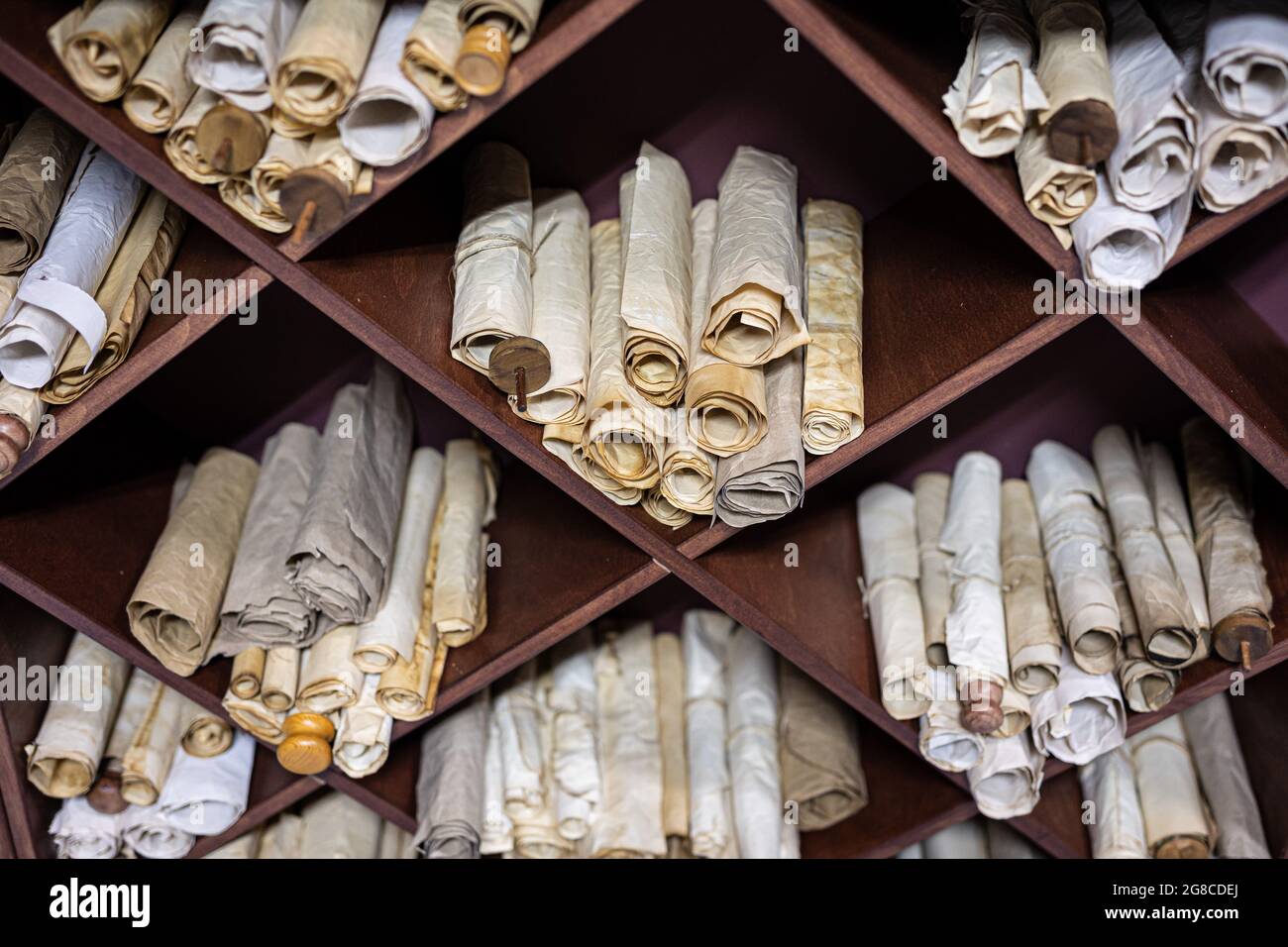 Full Library Scrolls