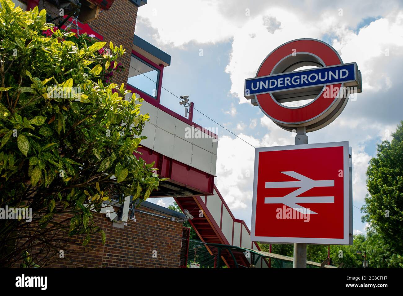 News transport underground stations hi-res stock photography and images ...