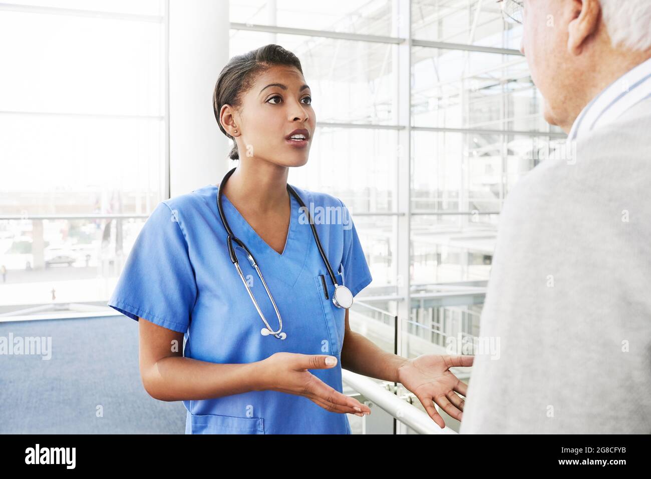 Sound expert hi-res stock photography and images - Alamy