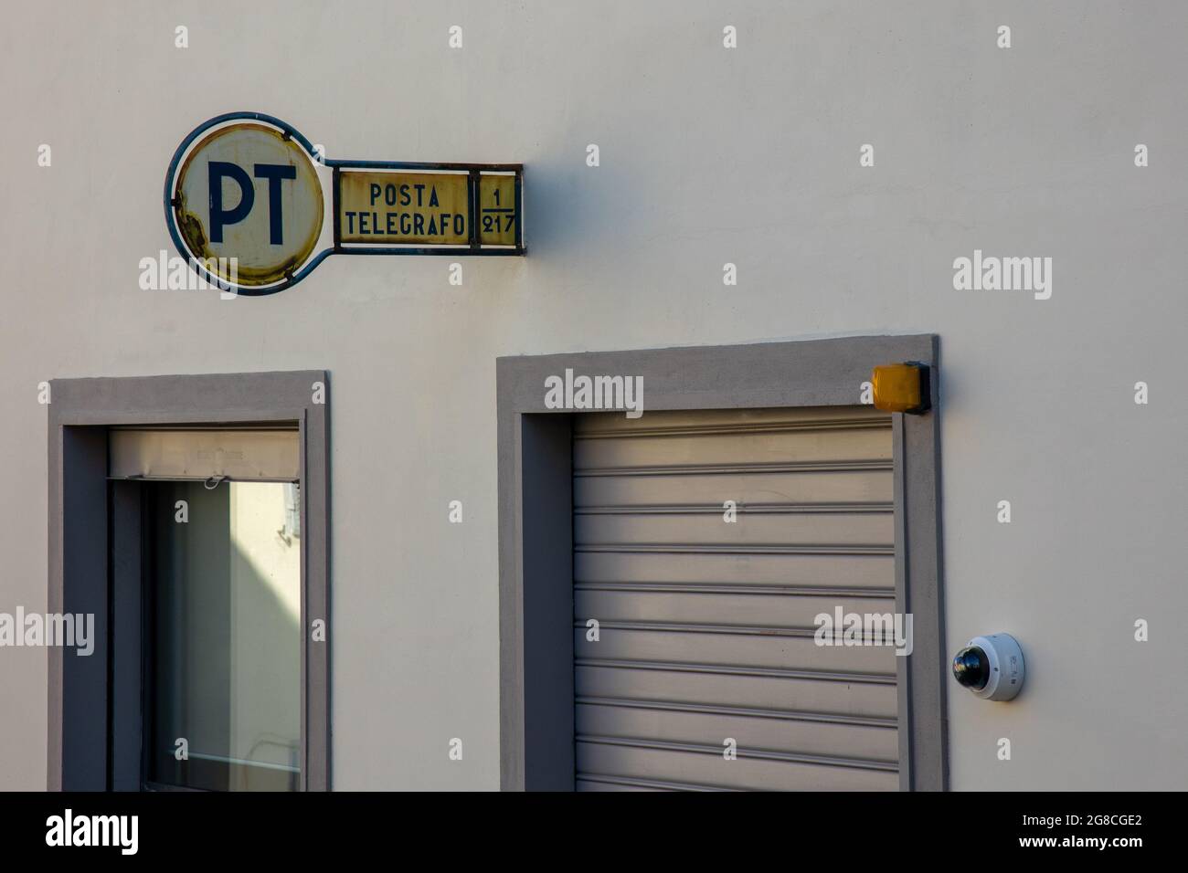 Poste italiane sign hi-res stock photography and images - Alamy