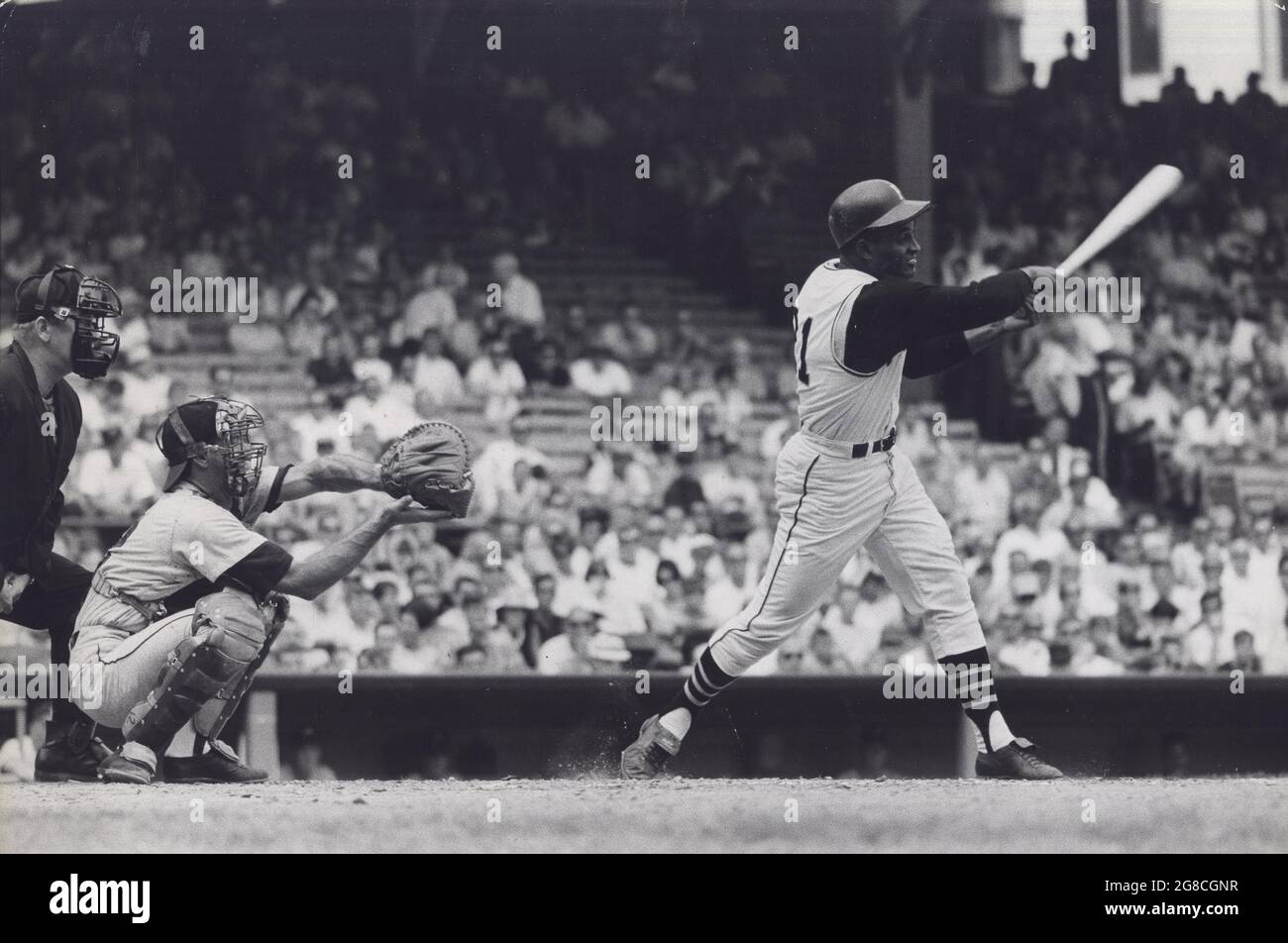 Pittsburg pirates roberto clemente hi-res stock photography and images ...